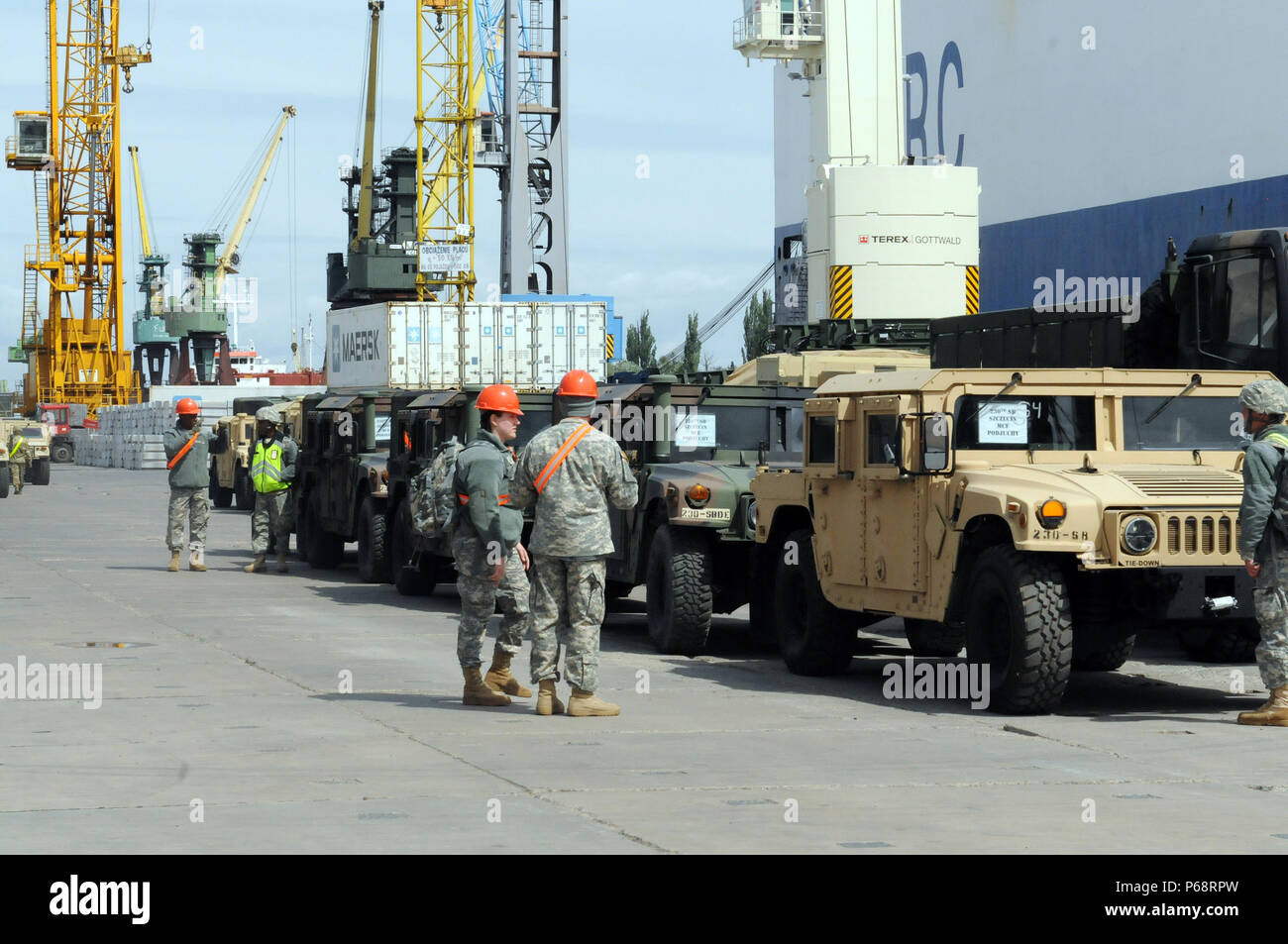 Soldiers from the 230th Sustainment Brigade, Tennessee National Guard ...