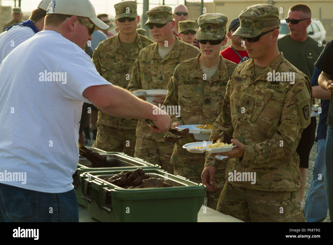 Soldiers of the 682nd Engineer Battalion, Minnesota National Guard and ...