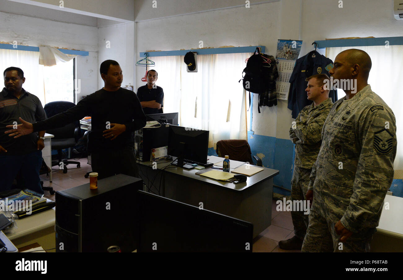 Detectives policemen hi-res stock photography and images - Alamy