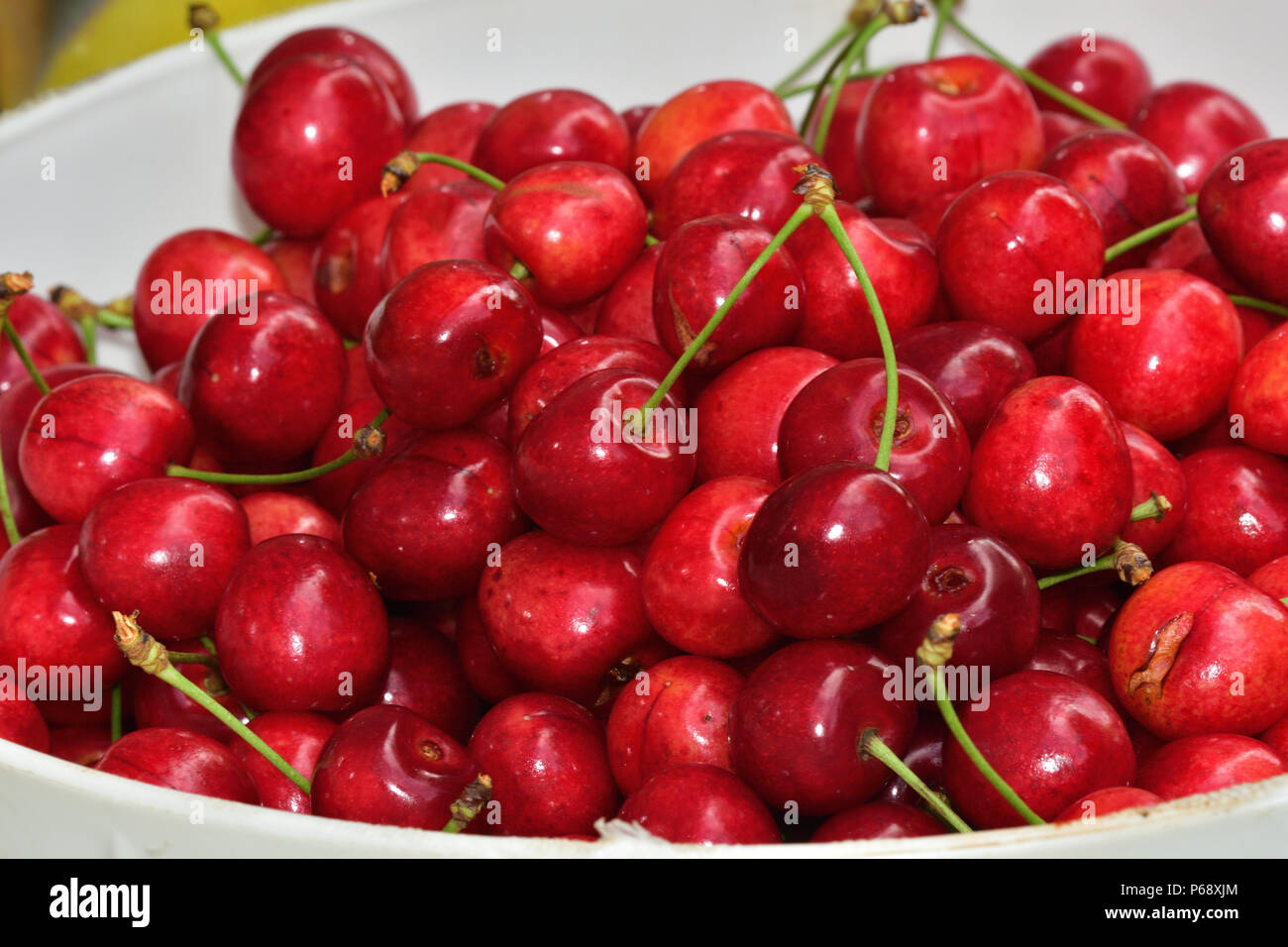 Bunch of sweet red cherries Stock Photo - Alamy