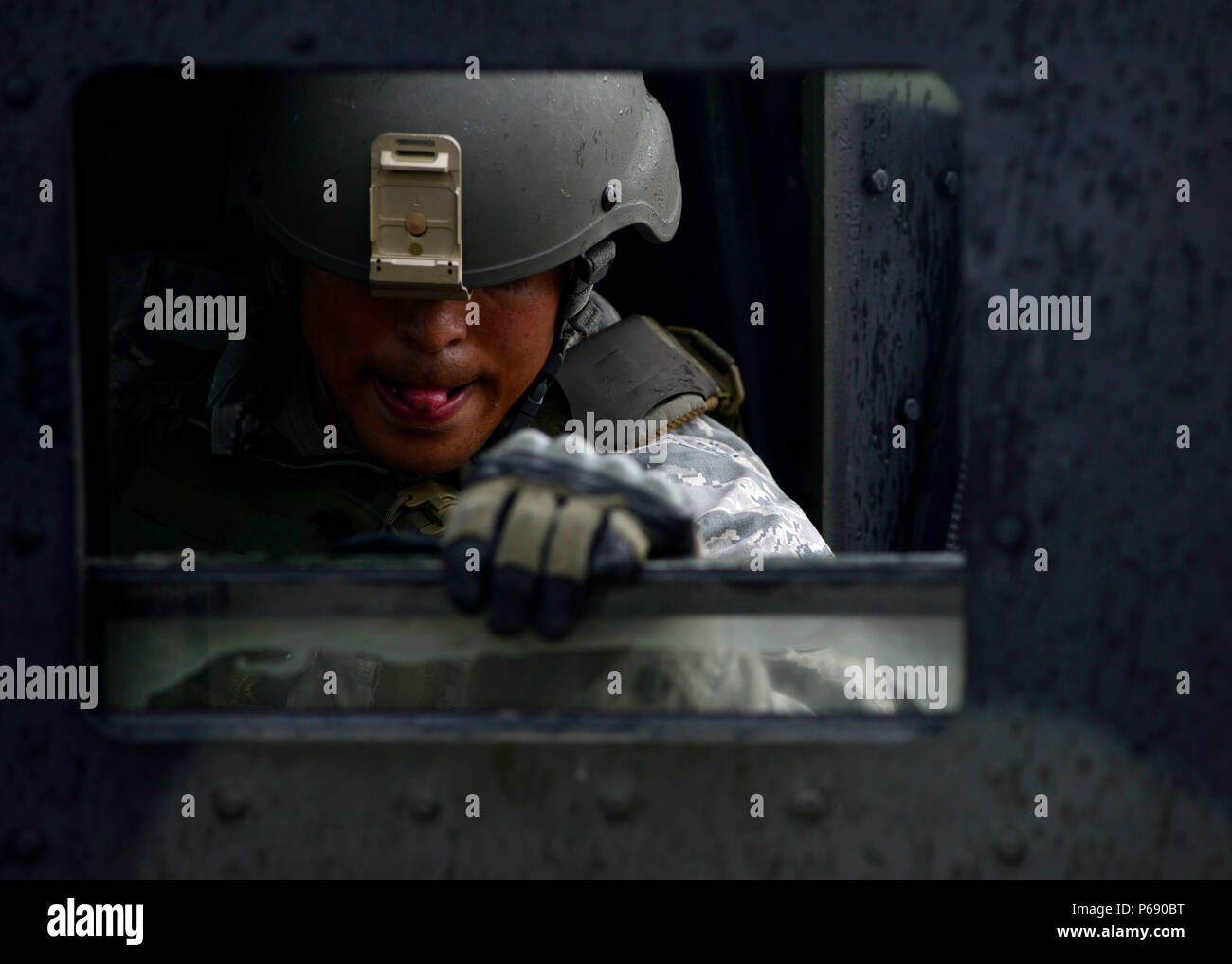 Humvee push hi-res stock photography and images - Alamy