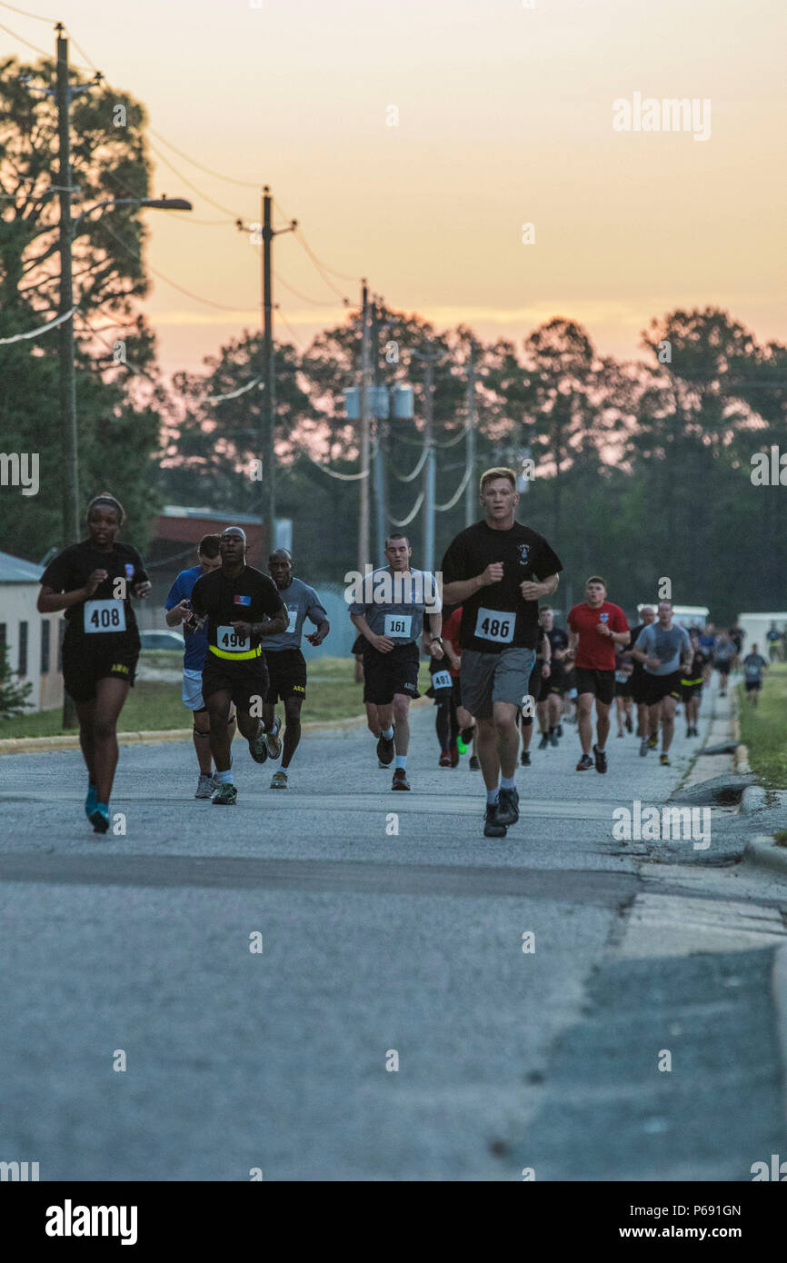 Runners in the 82nd Airborne Division 10-miler navigate the course on ...