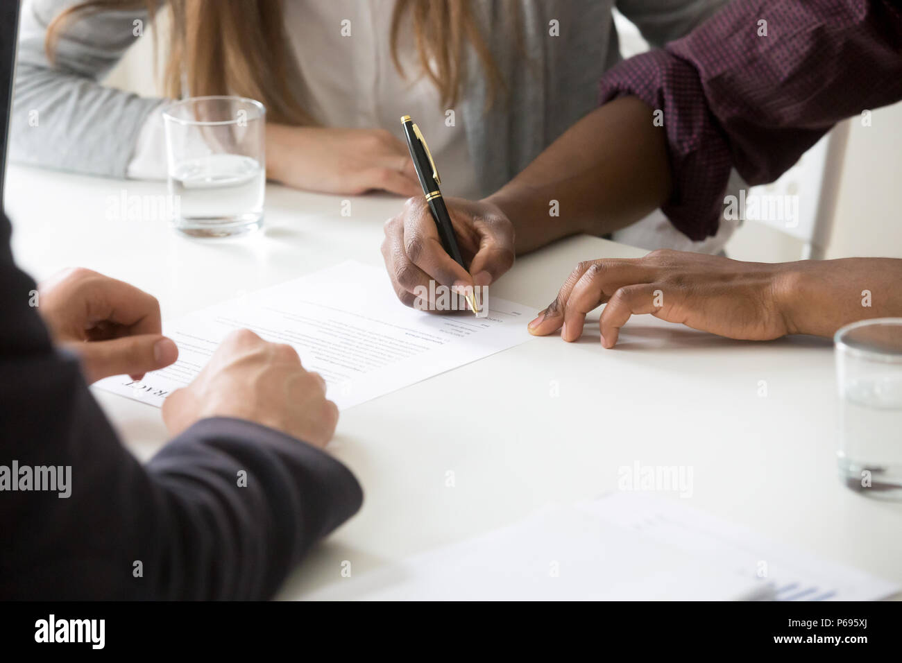 Contract signing client hi-res stock photography and images - Alamy