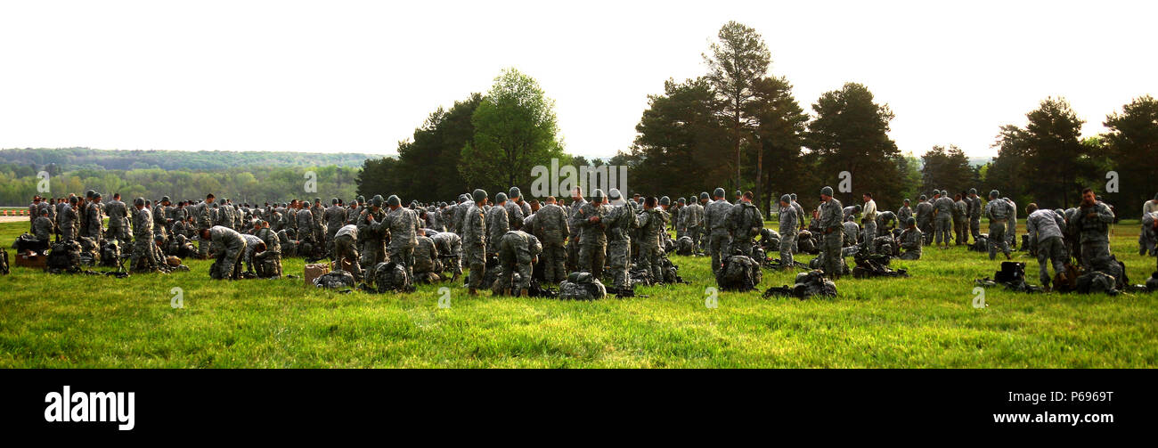 ROME – New York Army National Guard Soldiers with 2nd Battalion, 108th Infantry Regiment wait to ...