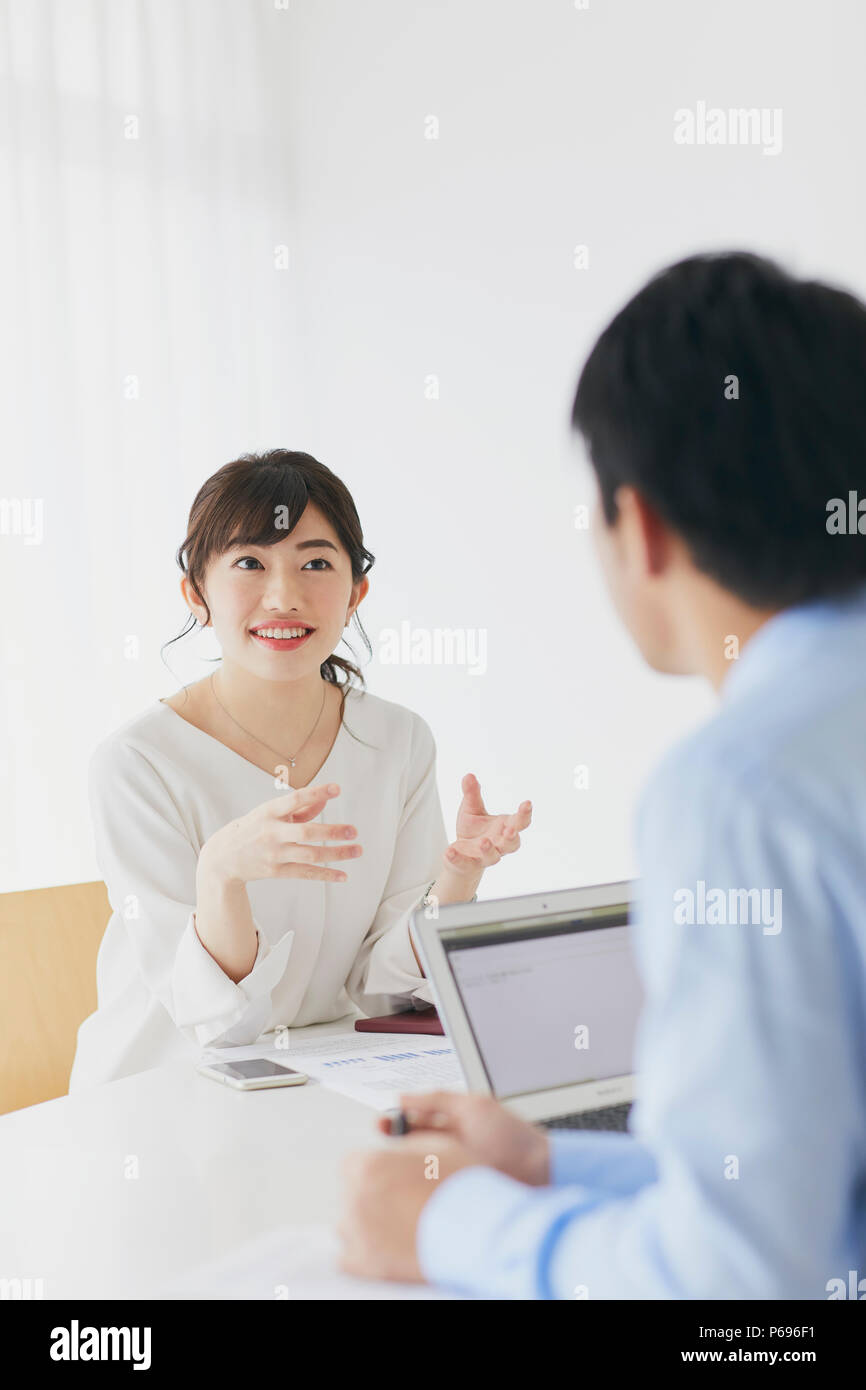 Boss japanese employee discussion hi-res stock photography and images ...