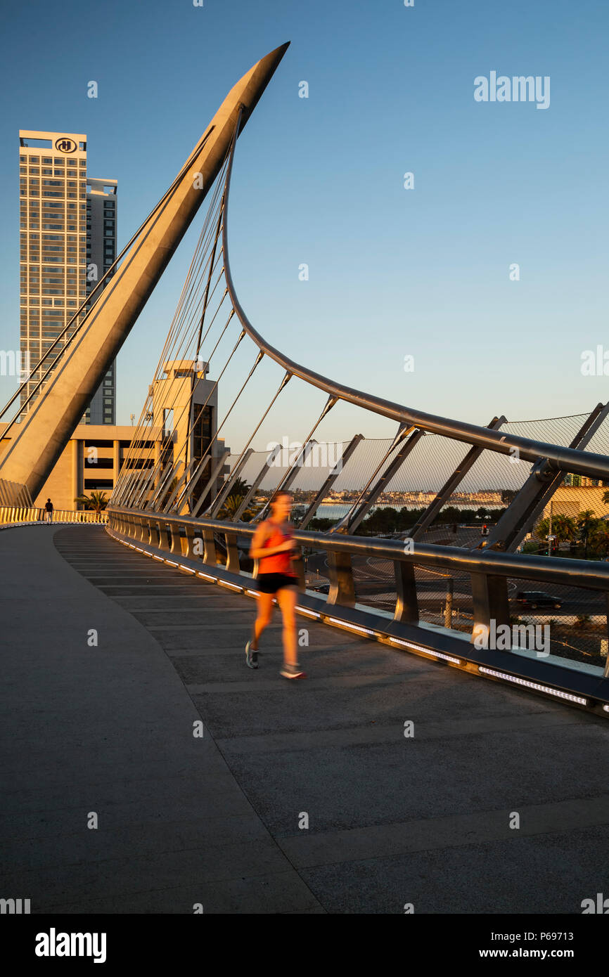 Harbor drive pedestrian bridge hi-res stock photography and images - Alamy