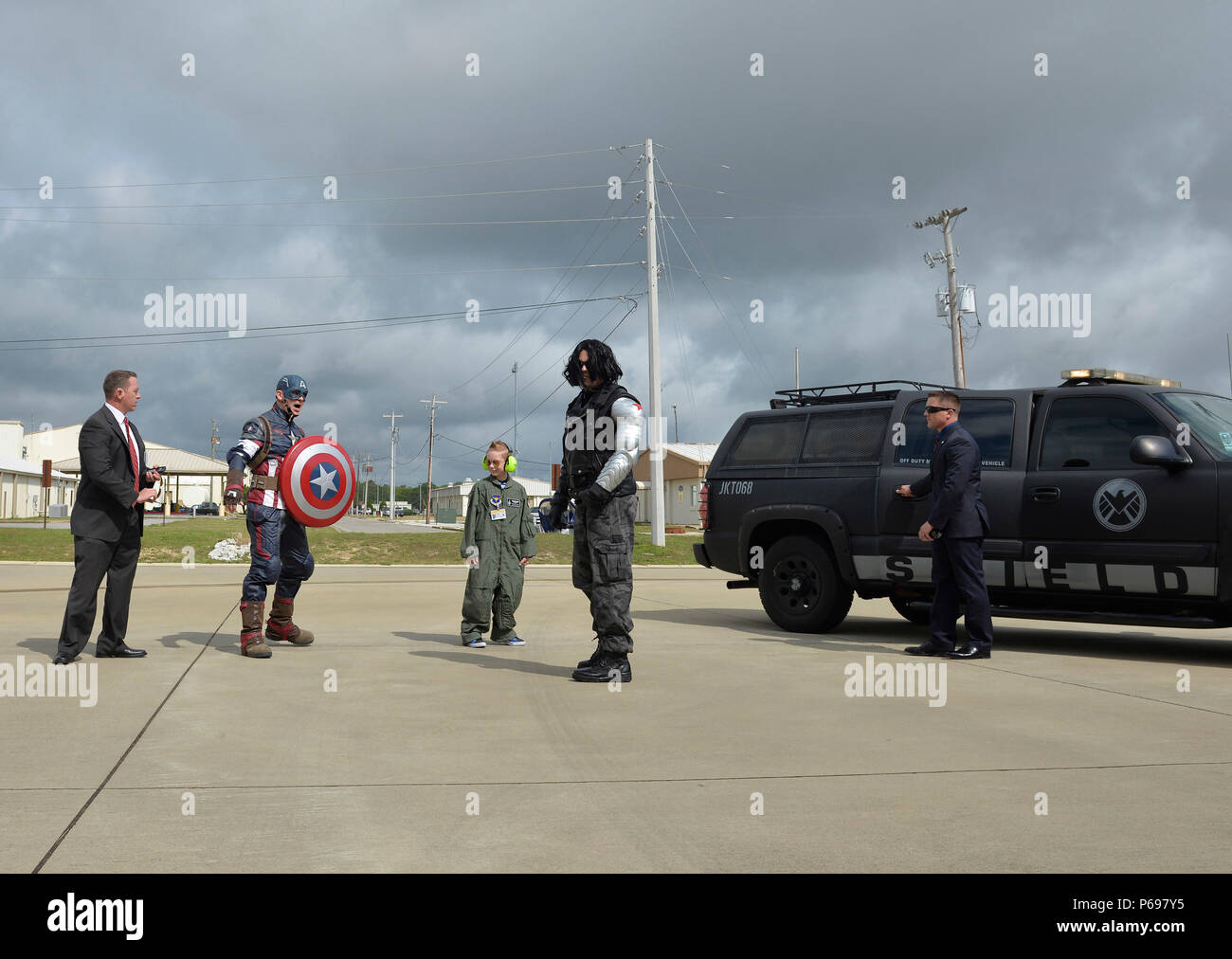 Avengers characters hi-res stock photography and images - Alamy
