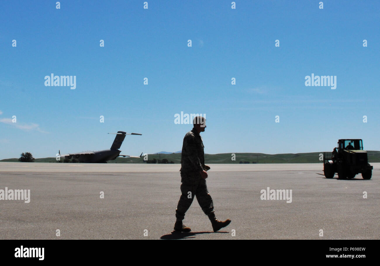Tech. Sgt. Samuel Sauer, 55th Aerial Port Squadron provides training to ...