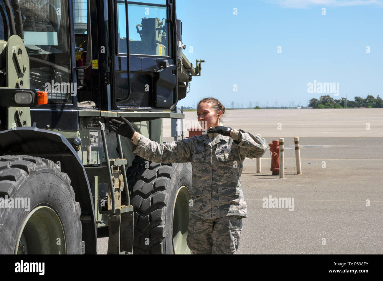 Forklift on ramp hi-res stock photography and images - Alamy