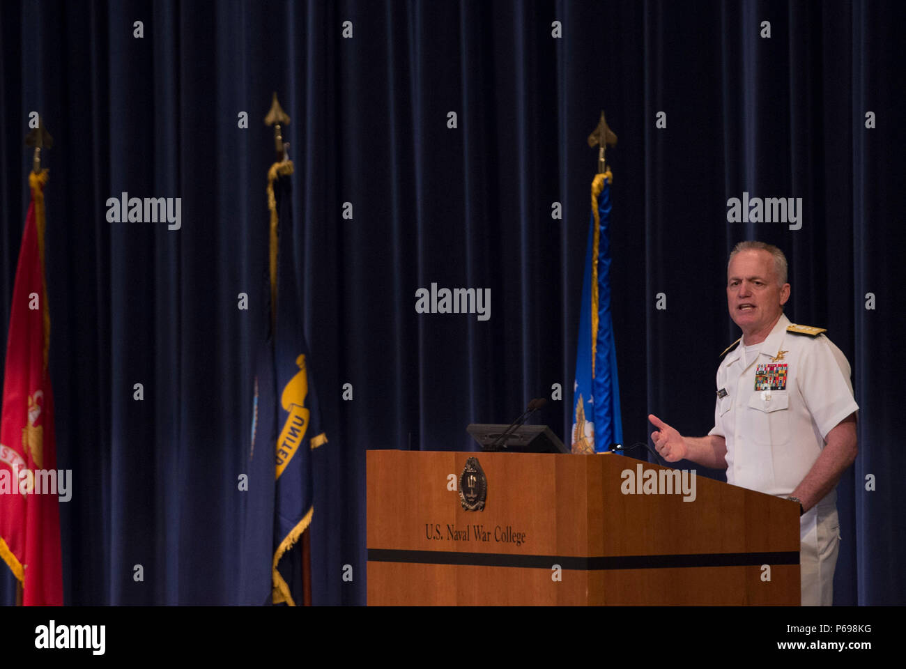 Ash gardner hi-res stock photography and images - Alamy