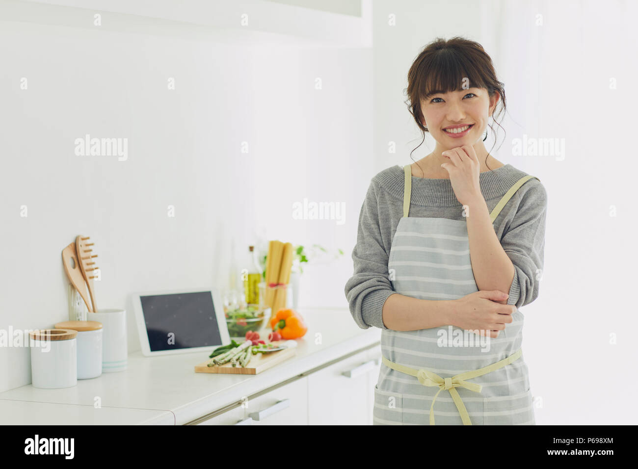 Japanese housewife in the kitchen Stock Photo - Alamy
