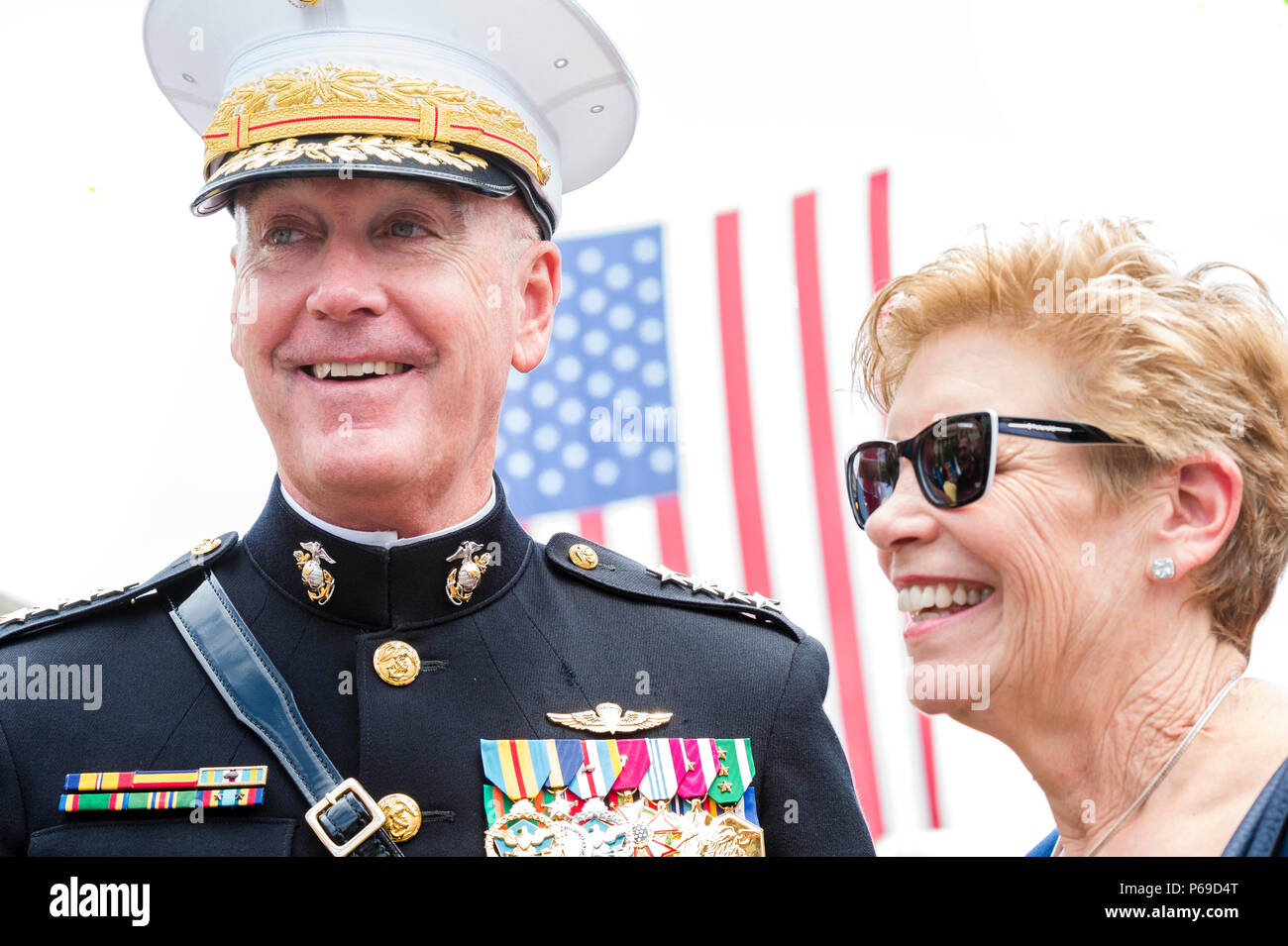 Ellyn dunford wife u s marine hi-res stock photography and images - Alamy