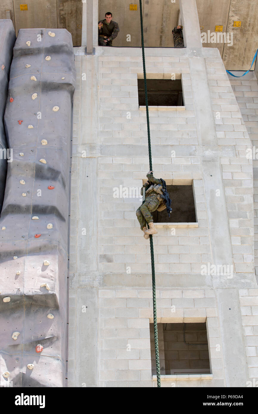 Operaciones de división hi-res stock photography and images - Alamy