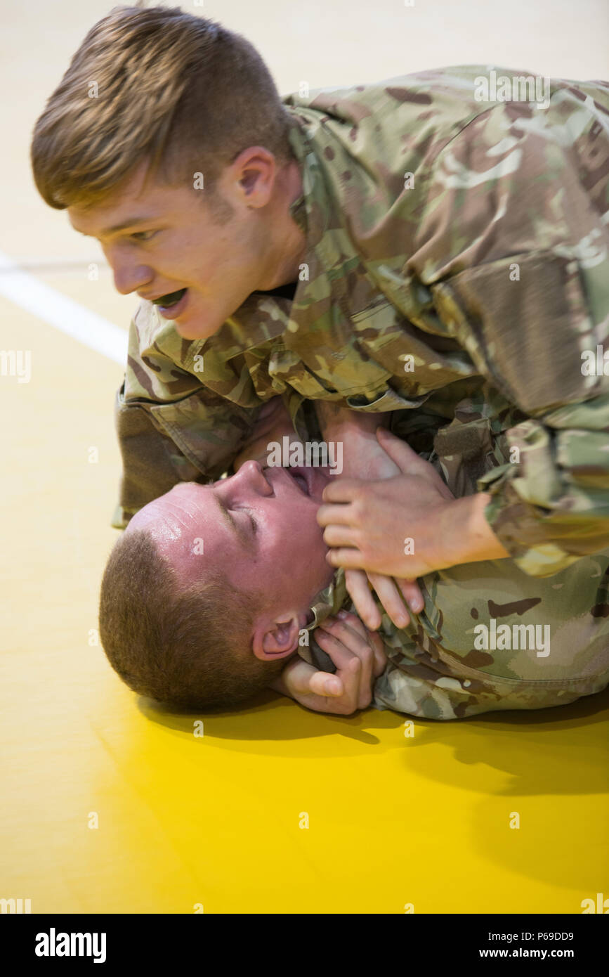 Two British members of the King's Royal Hussars compete for the ...