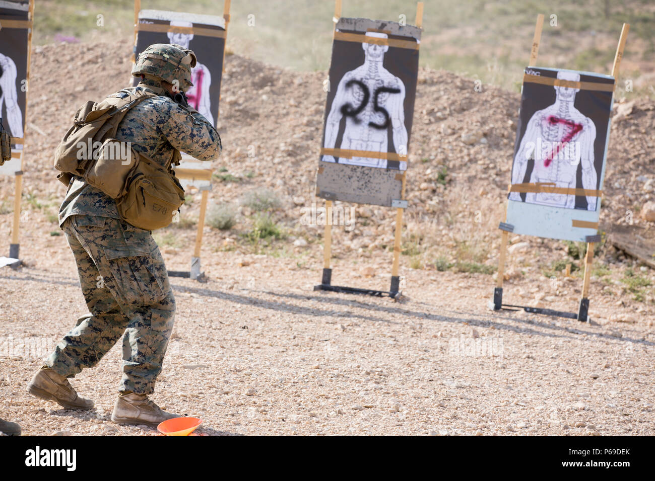 Operaciones de base hi-res stock photography and images - Alamy