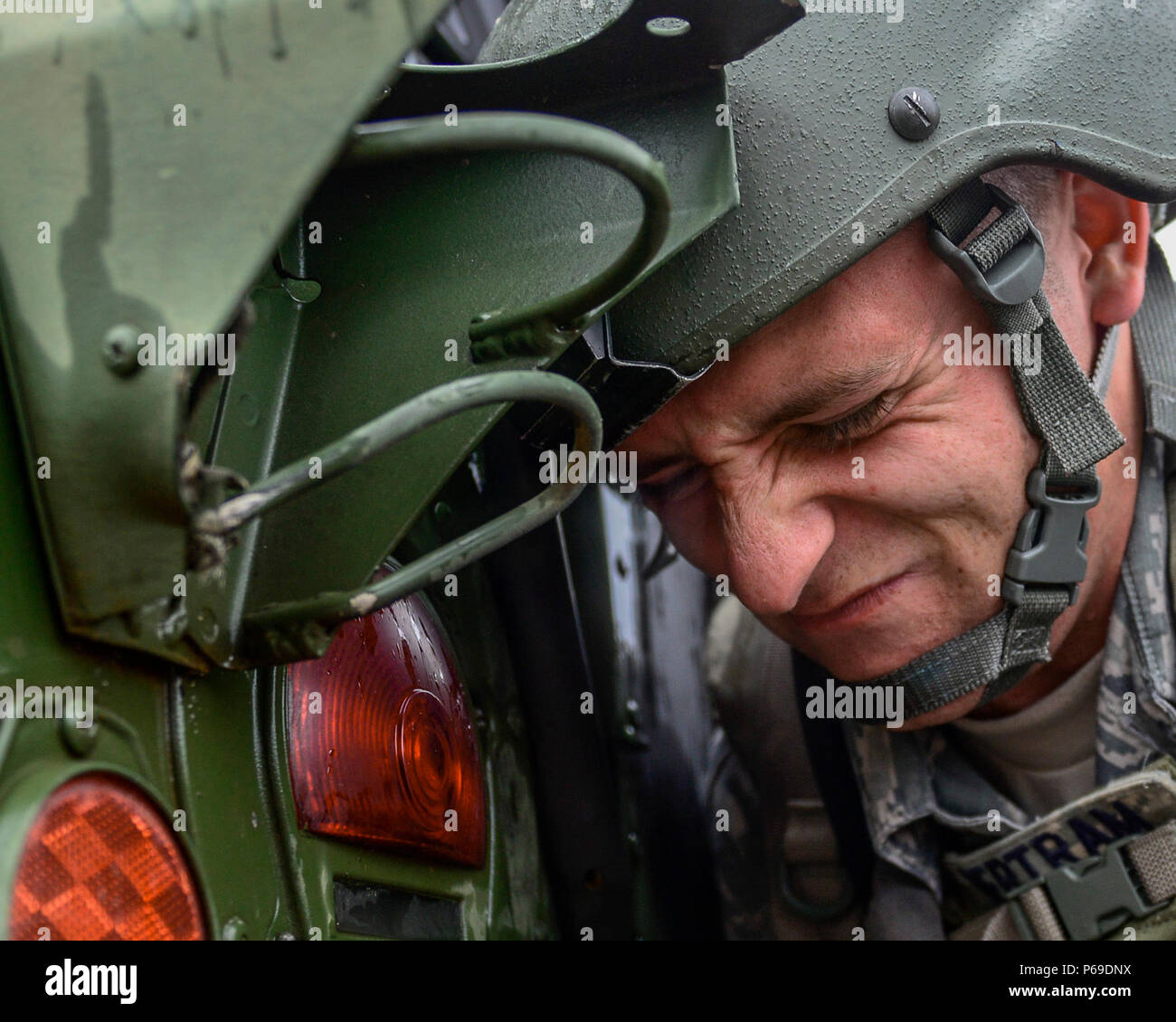 Humvee push hi-res stock photography and images - Alamy