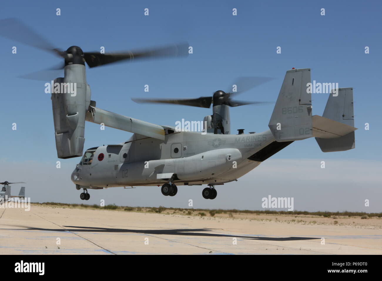 An MV-22B Osprey with Marine Medium Tiltrotor Squadron (VMM) 364 ...