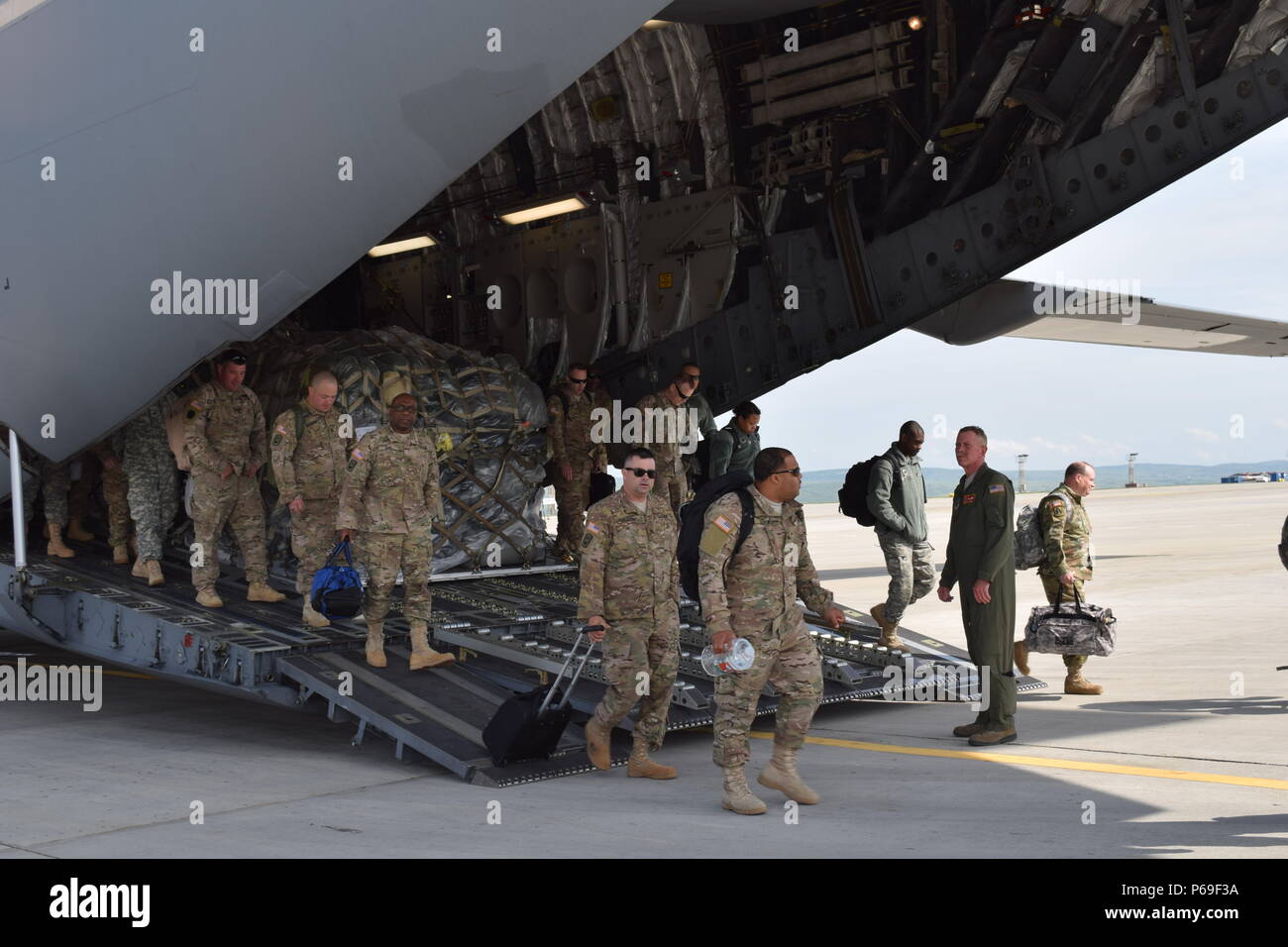 Soldiers with the 194th Engineer Brigade, Tennessee Army National Guard ...