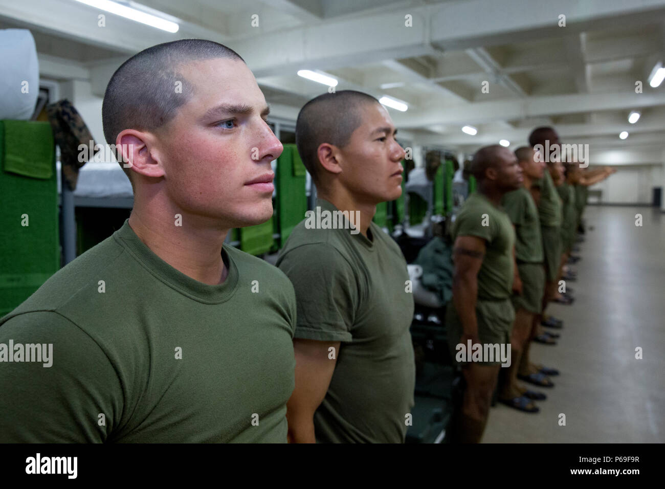 U.S. Marine Corps recruits with Company B, 1st Recruit Training ...
