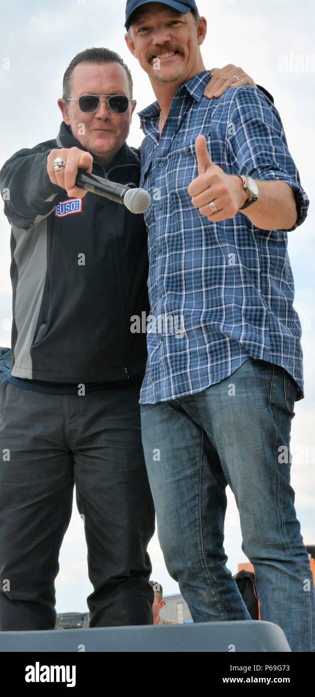 Actors Robert Patrick and Mathew Lillard during the USO Show at Cincu ...
