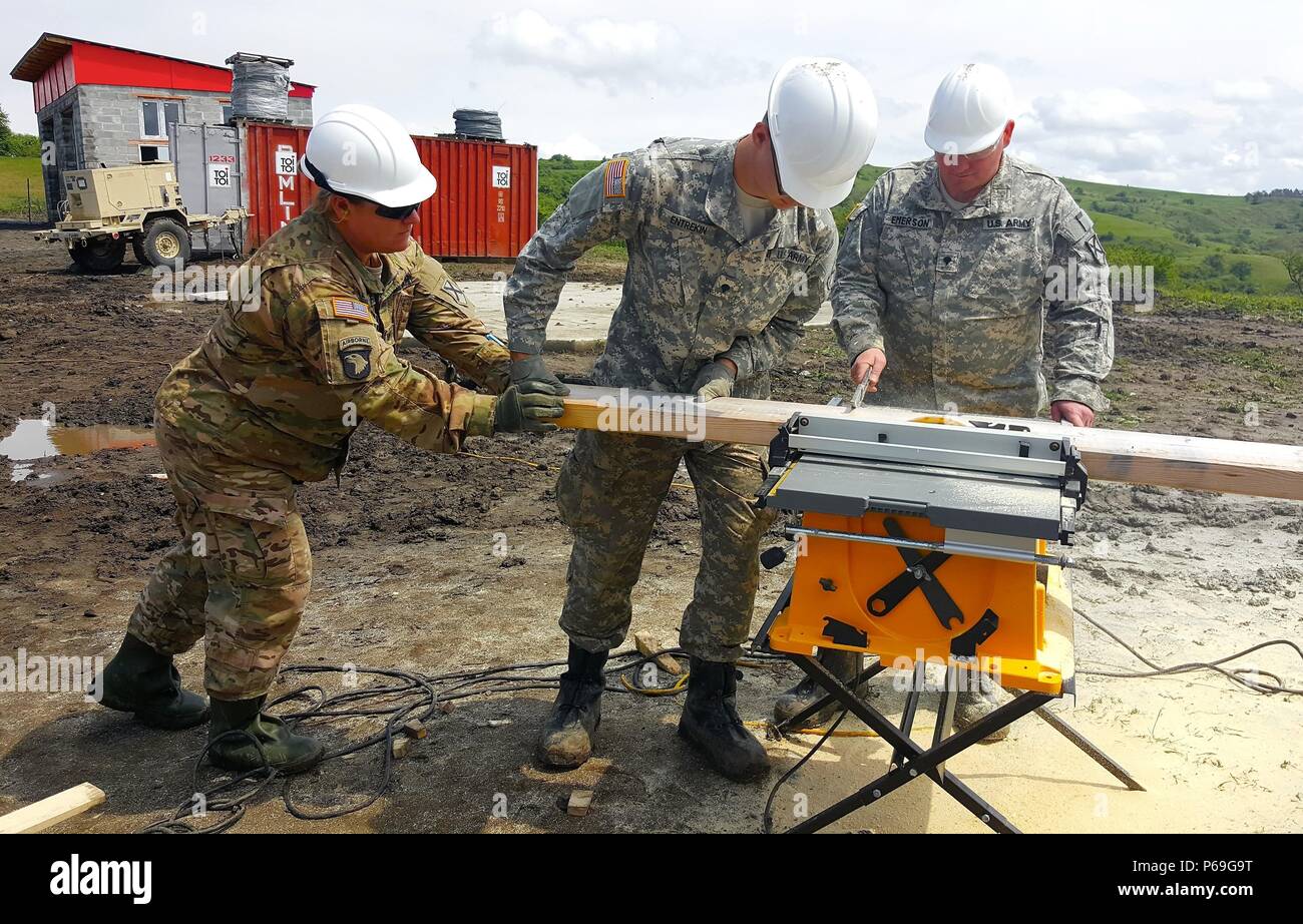 (From left) Spc. Mary Durr, Pvt. Dylan Entrekin and Spc. Patrick ...