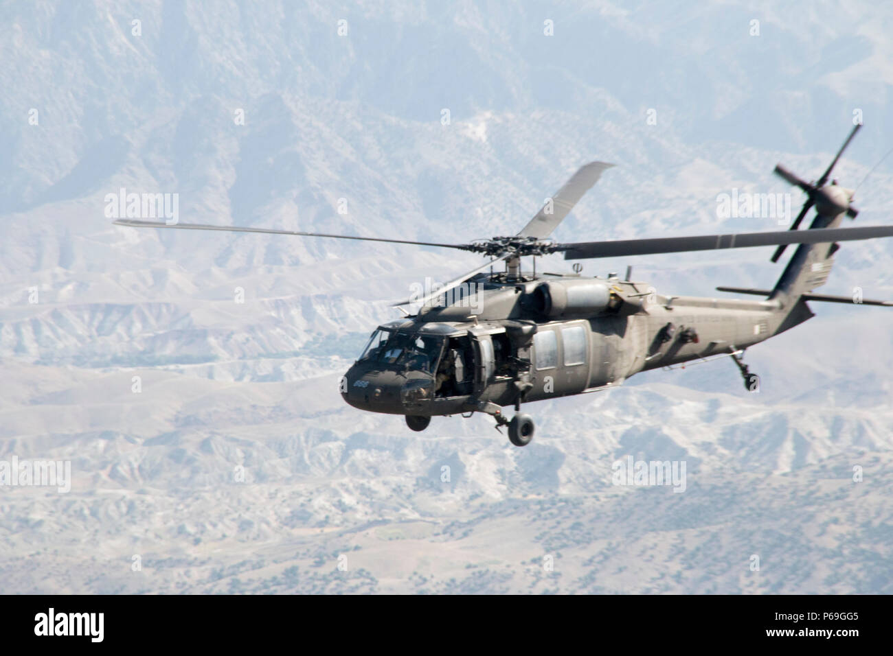 A California Army National Guard UH-60 Black Hawk helicopter from ...