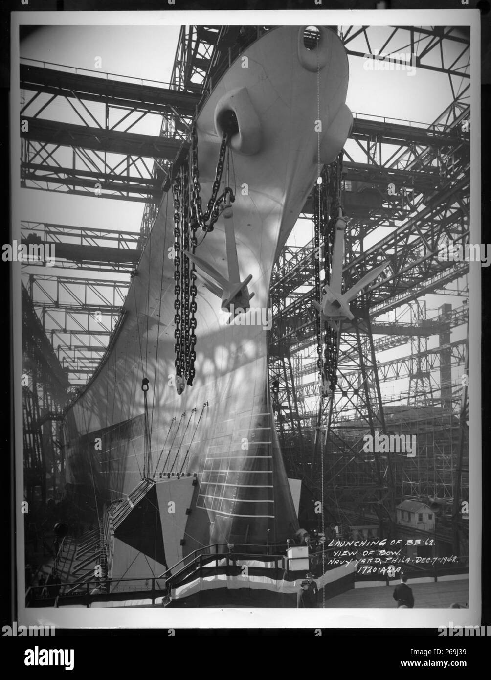 19-LCM-BB62-C2-170-42-A-Launching BB-62 view of bow Stock Photo - Alamy