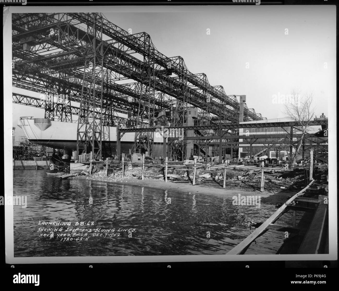19-N-9283-170-42-H-Launching BB-62 showing ship and sluing lines Stock ...