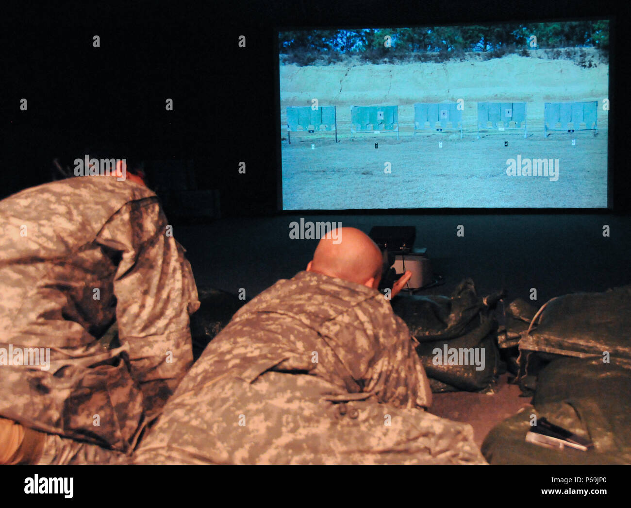 Soldiers of the Army Reserve’s 99th Regional Support Command practice ...