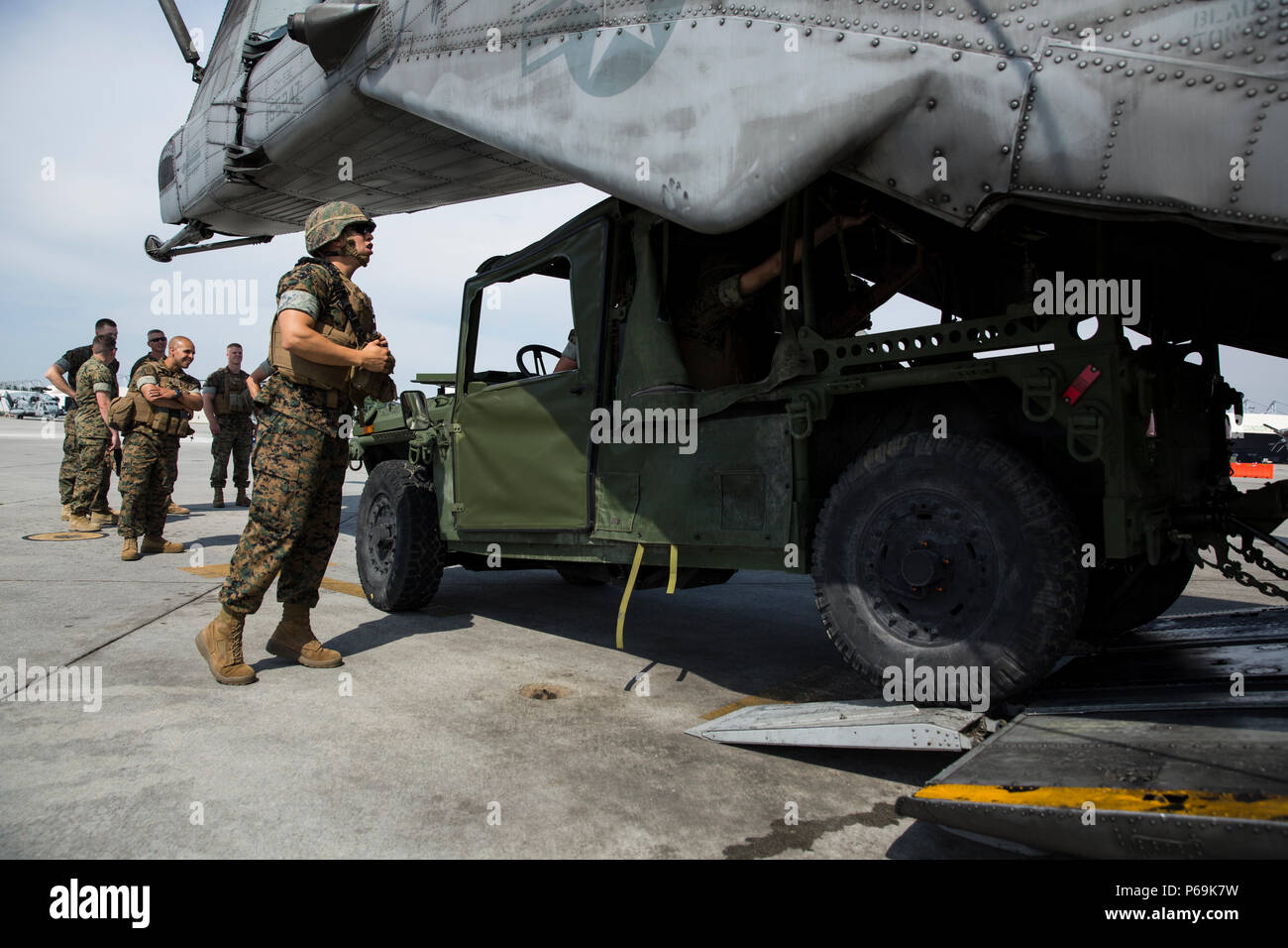 U.S. Marines assigned to Marine Heavy Helicopter Squadron (HMH) 464 and ...