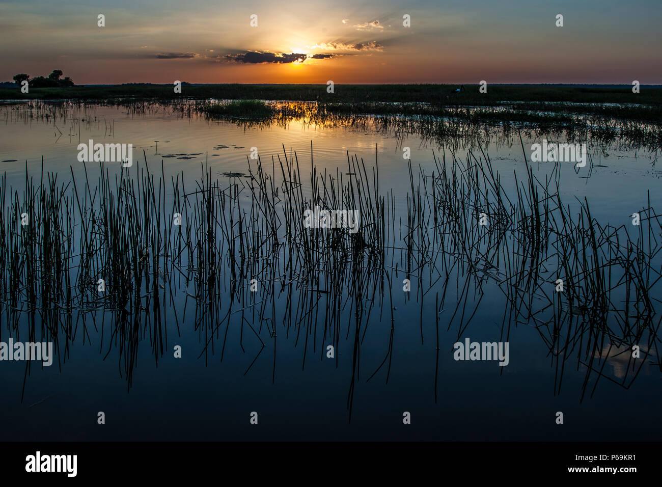 The sun says goodbye in Northern Australia Stock Photo - Alamy