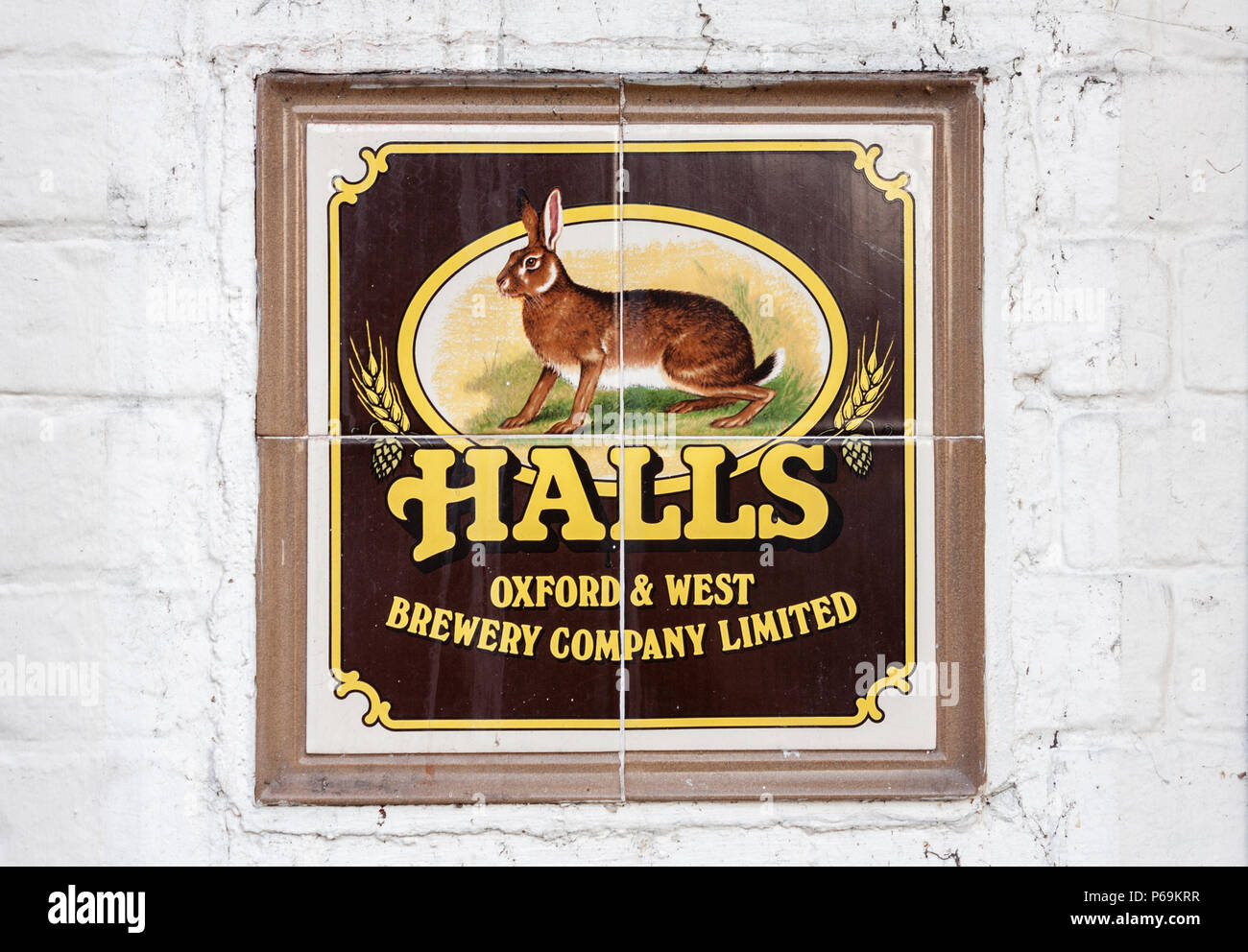 Red lion old pub sign hi-res stock photography and images - Alamy