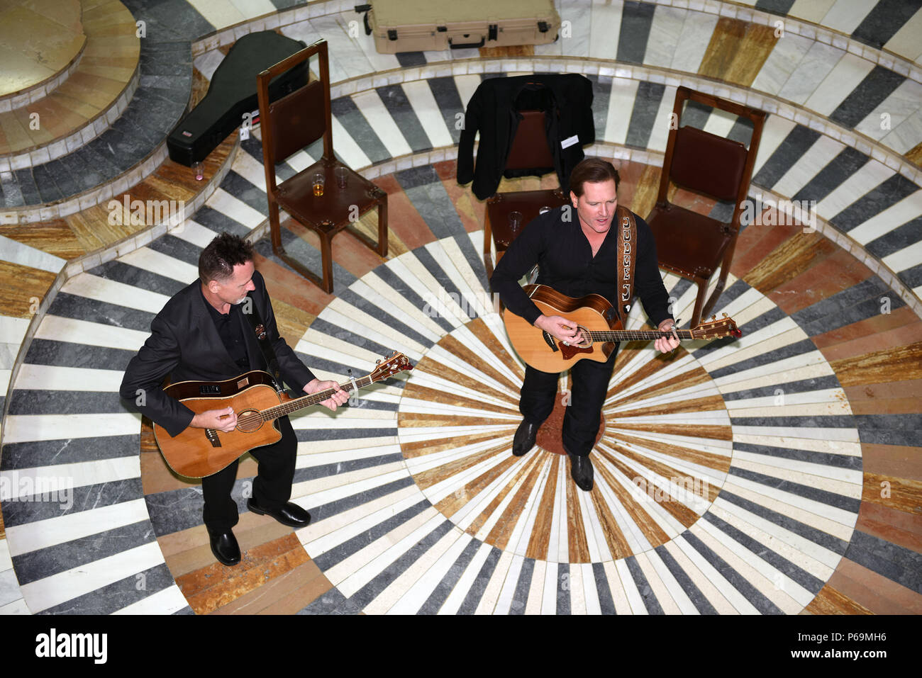 Contemporary country music singer-songwriter Jerrod Niemann and ...