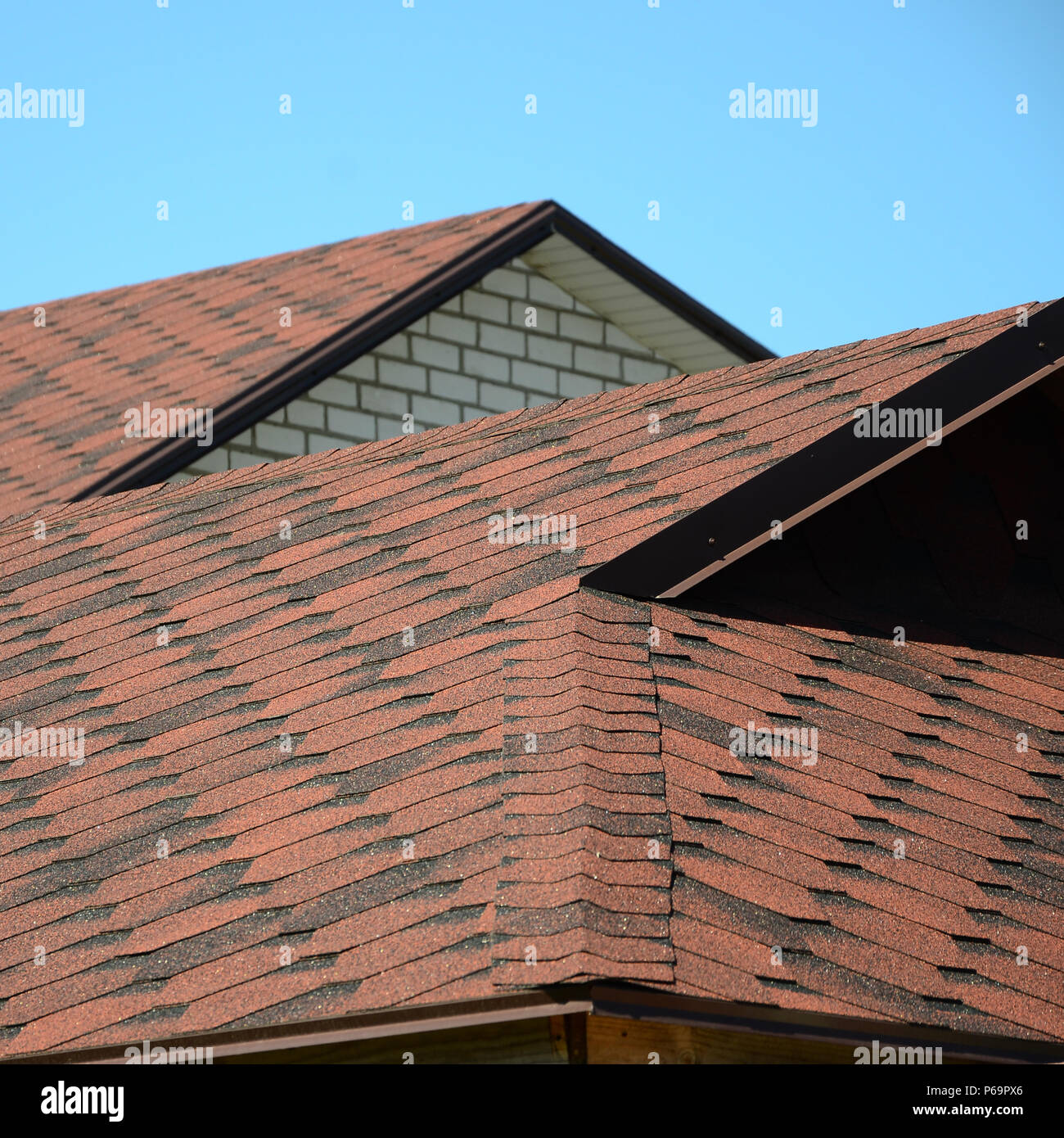 The roof is covered with bituminous shingles of brown color. Quality ...