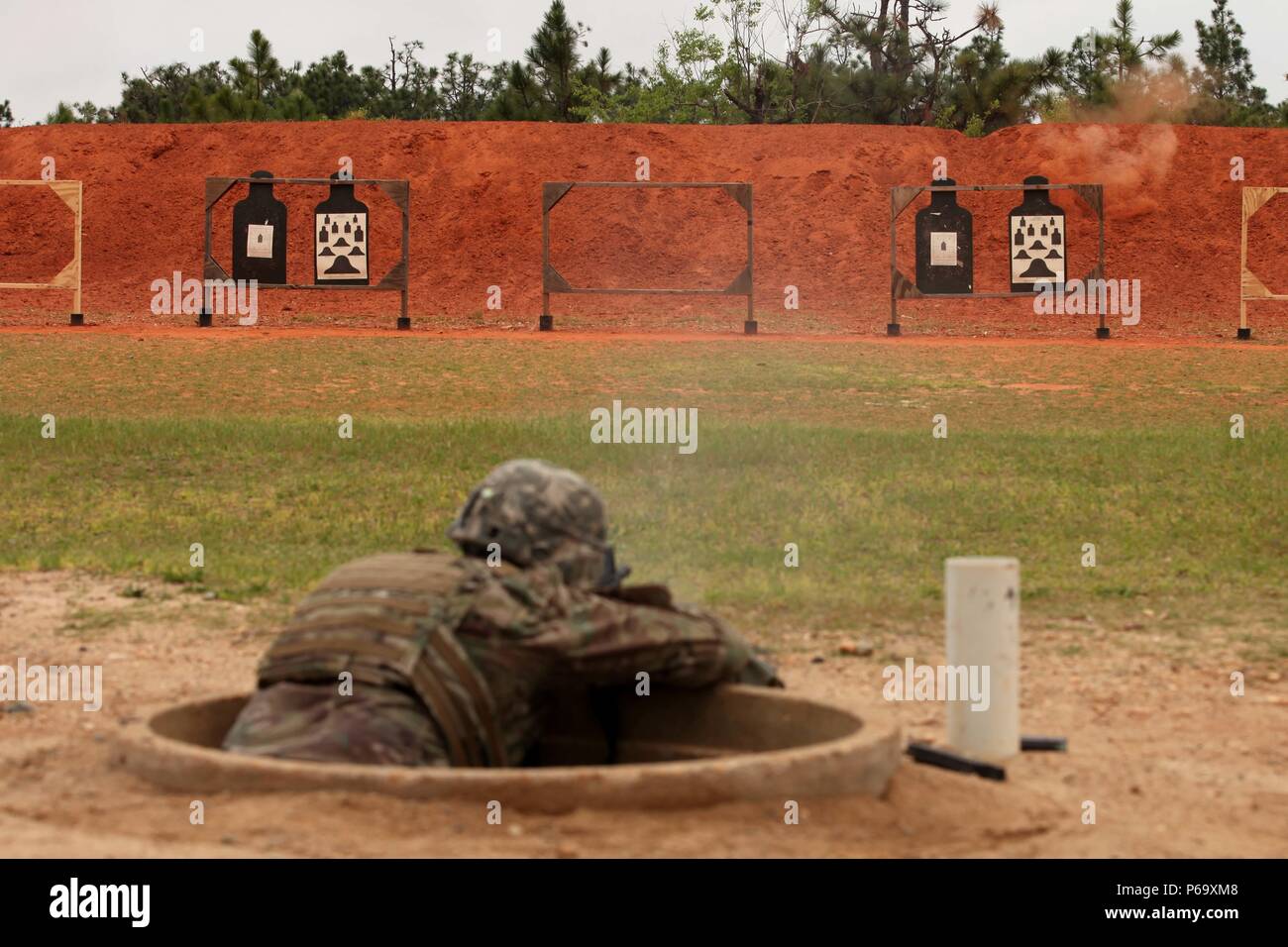 A Soldier attempts to complete a rifle marksmanship qualification in ...