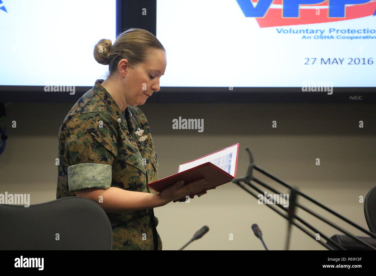 Amy varney hi-res stock photography and images - Alamy