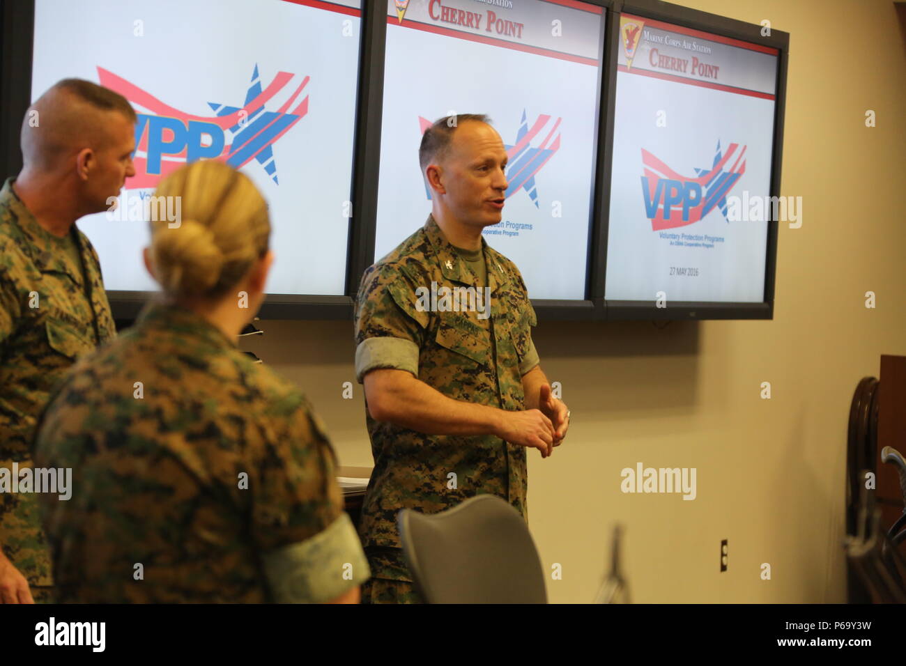 Col chris pappas iii hi-res stock photography and images - Alamy