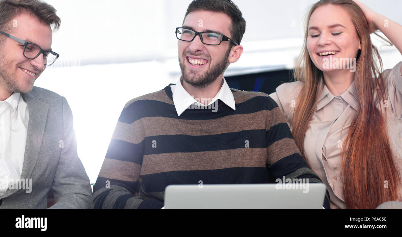 employees working on laptop Stock Photo - Alamy