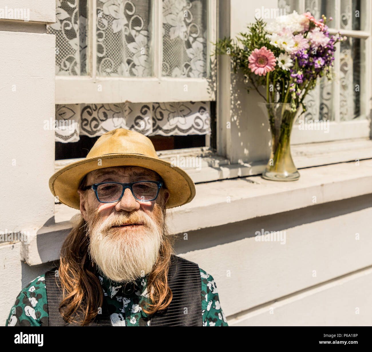 Male model london street hi-res stock photography and images - Alamy