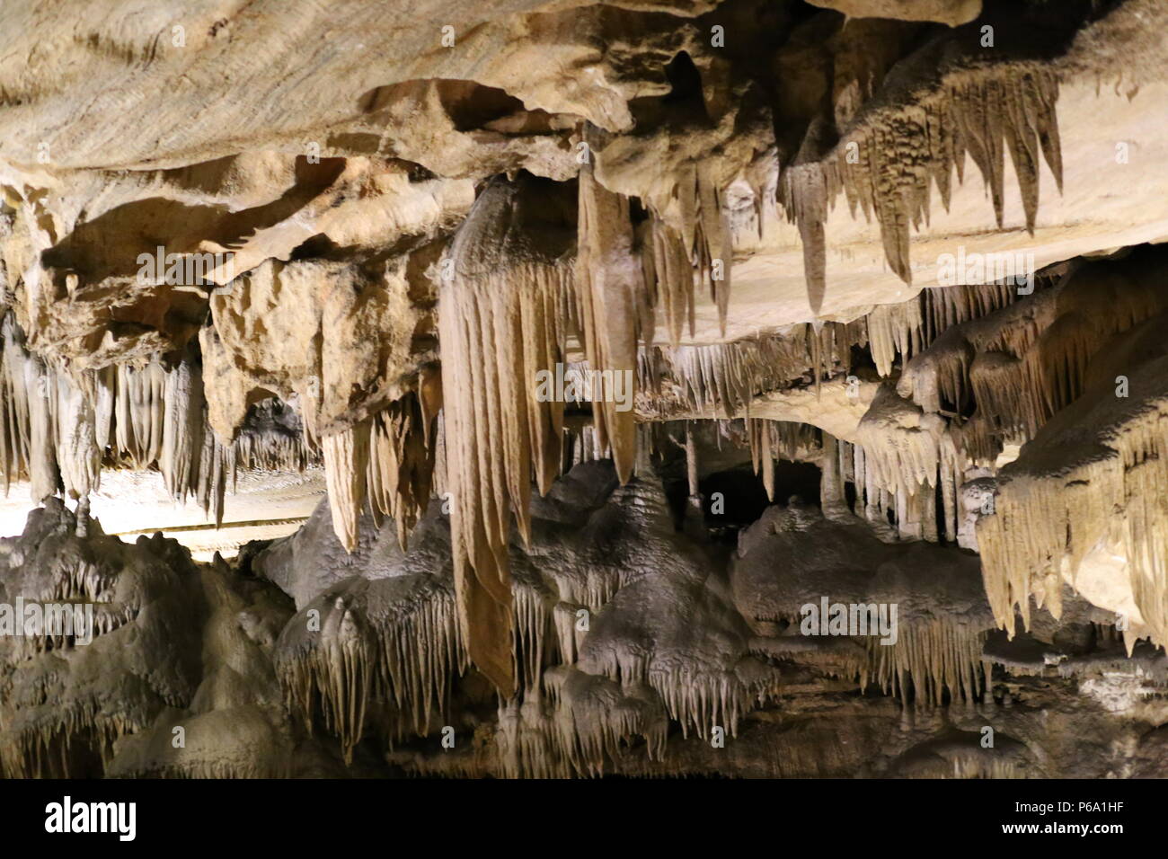 Crystal cave hi-res stock photography and images - Alamy
