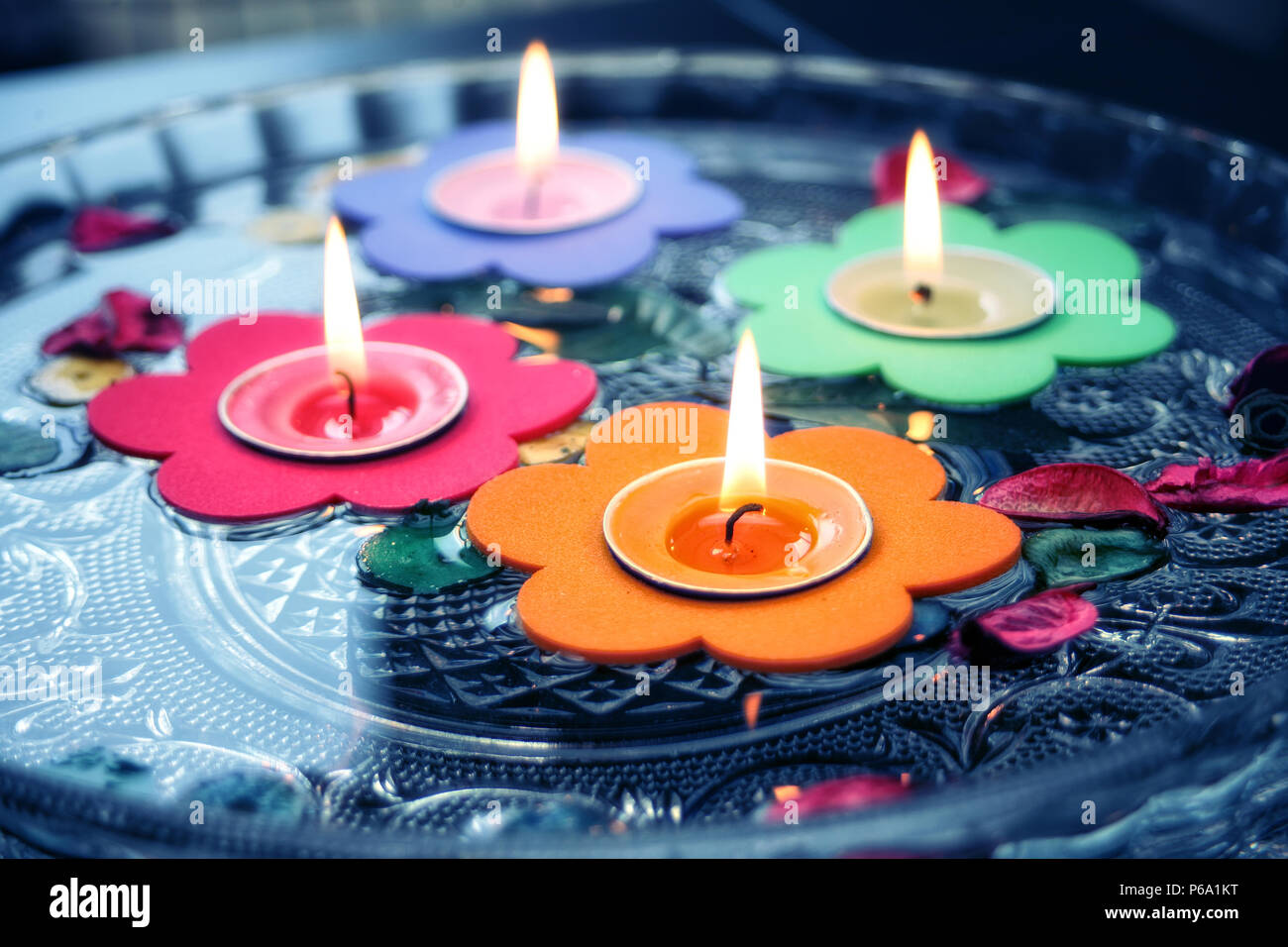 close up shot of floating candles in glass bowl Stock Photo - Alamy