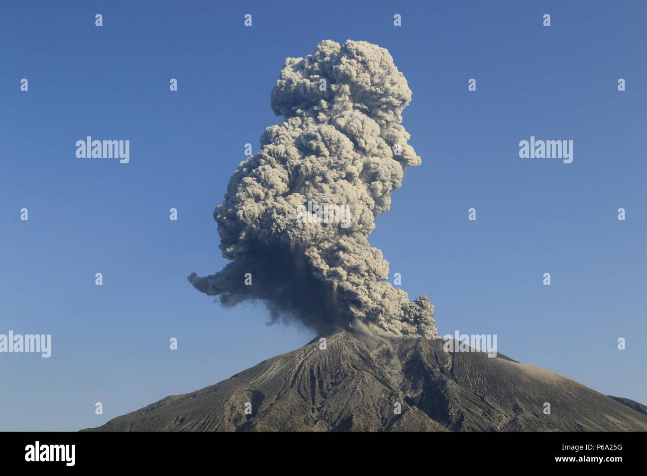 Sakurajima volcano hi-res stock photography and images - Alamy
