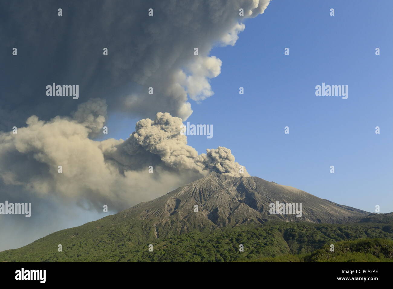 Sakurajima volcano hi-res stock photography and images - Alamy
