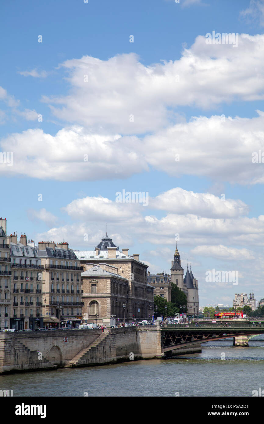 Ile de cite hi-res stock photography and images - Alamy