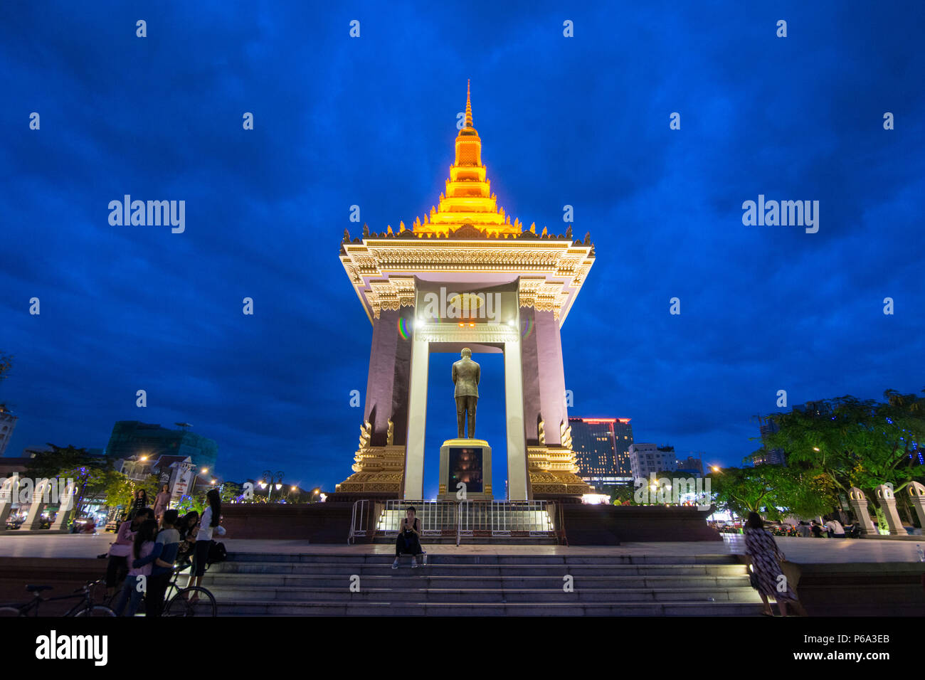 the Statue and Monument of King Norodom Sihanouk at the Sihanouk ...