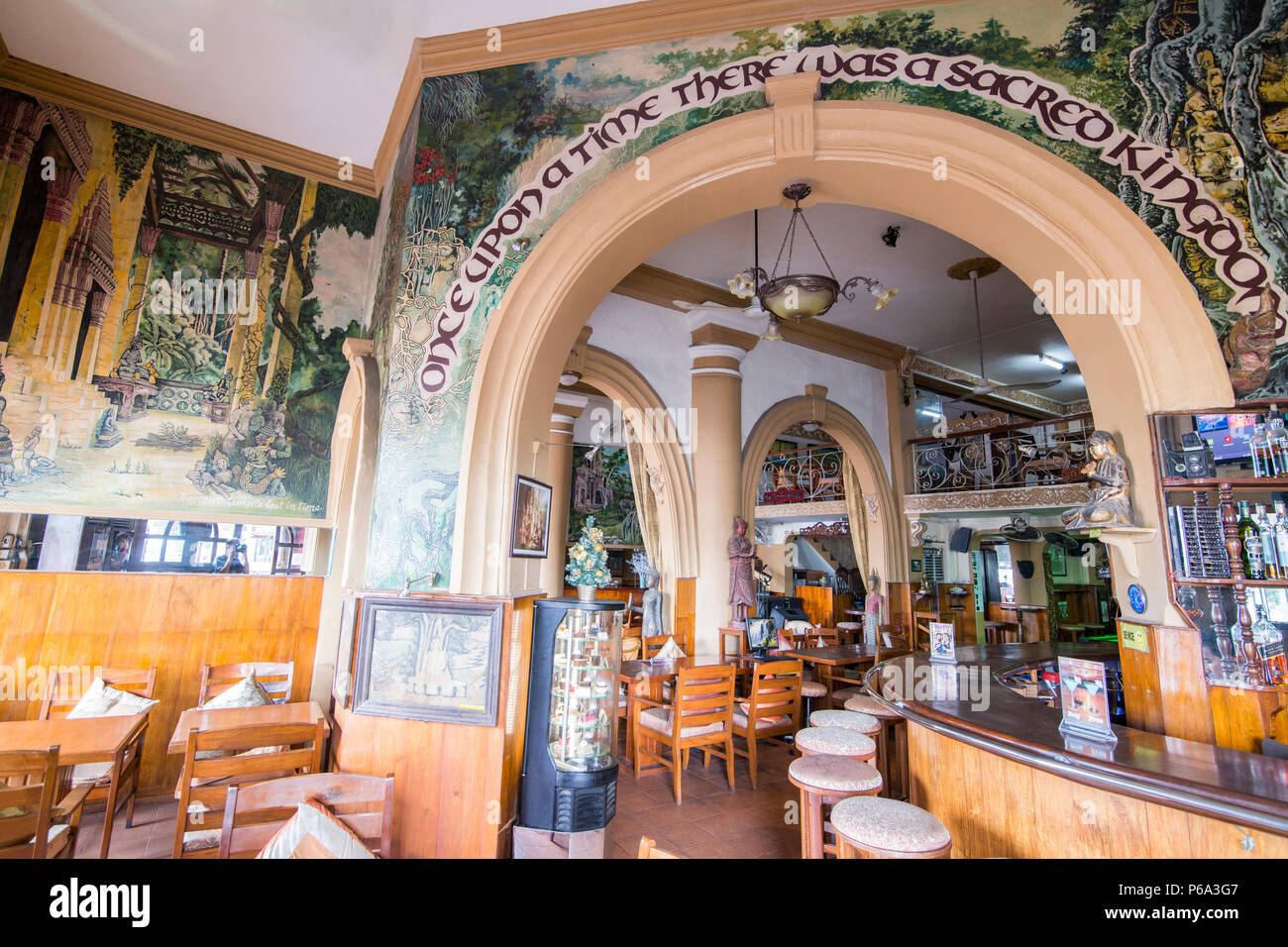 Colonial style restaurant hi-res stock photography and images - Alamy