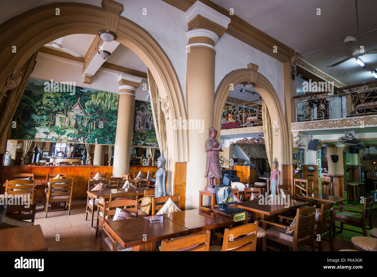 Colonial style restaurant hi-res stock photography and images - Alamy
