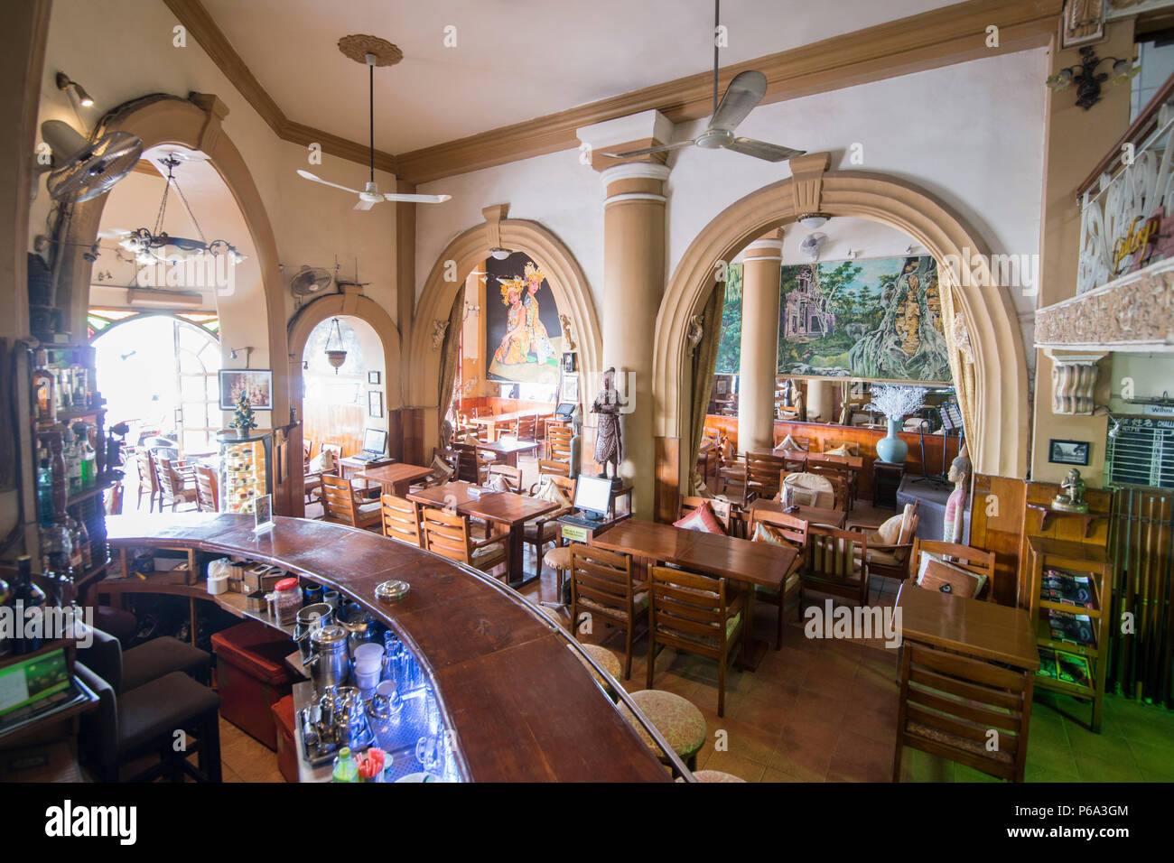 Colonial style restaurant hi-res stock photography and images - Alamy