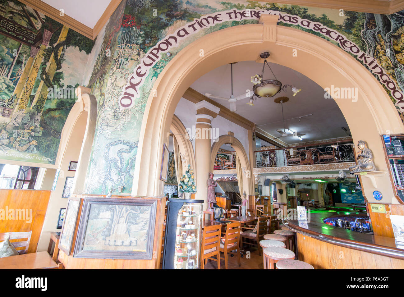 Colonial style restaurant hi-res stock photography and images - Alamy