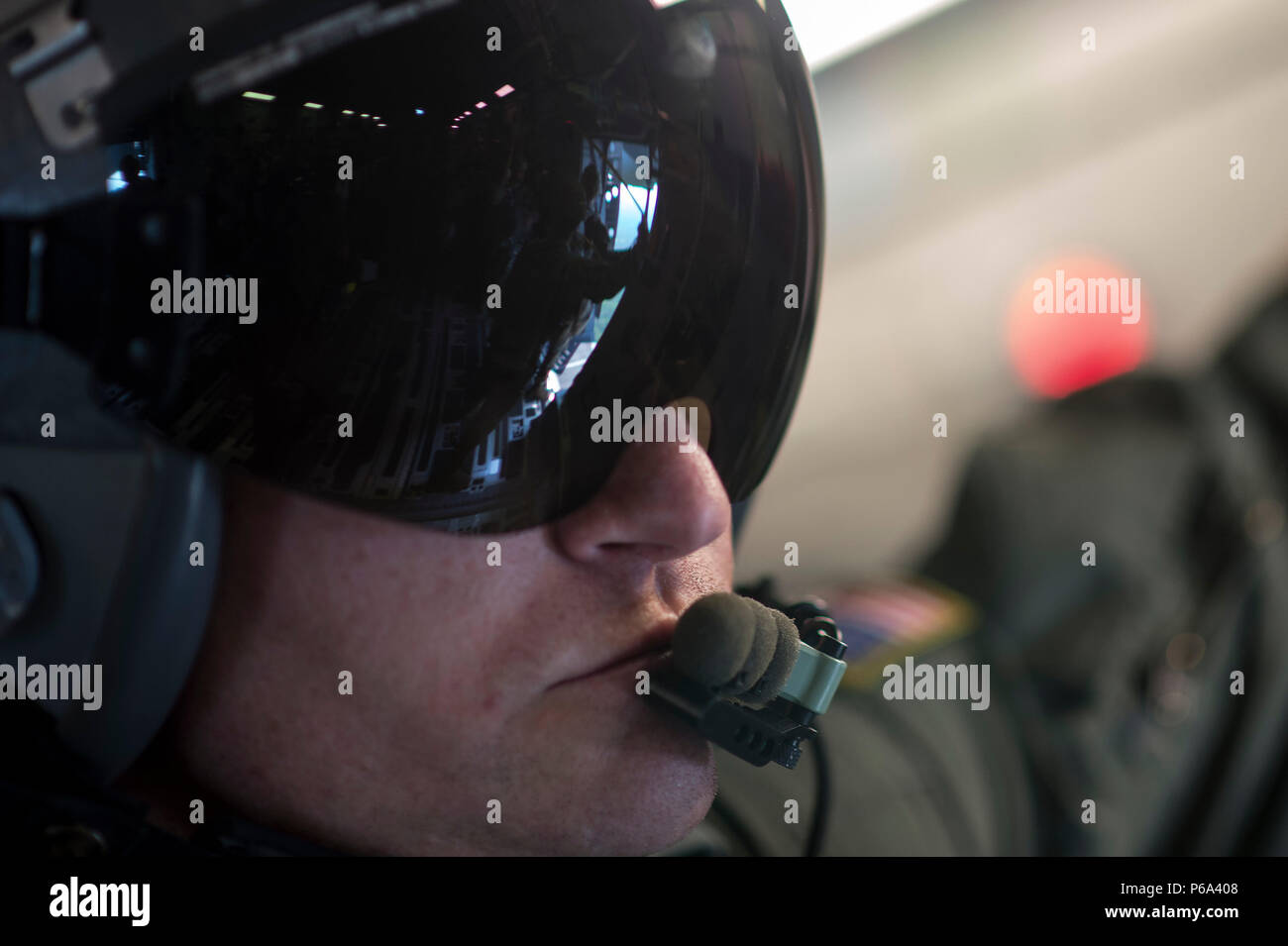 Static drop tests hi-res stock photography and images - Alamy
